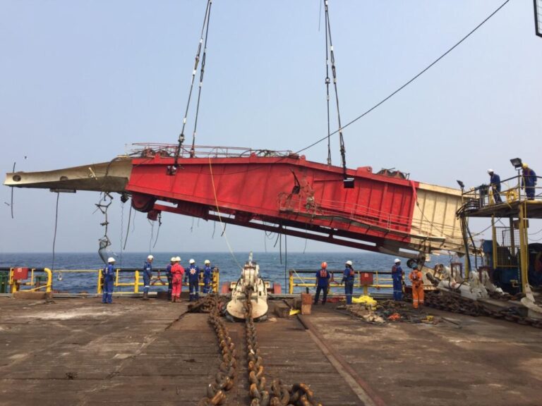 CRANE BOOM SECTION RECOVERY - Reed Maritime LLC